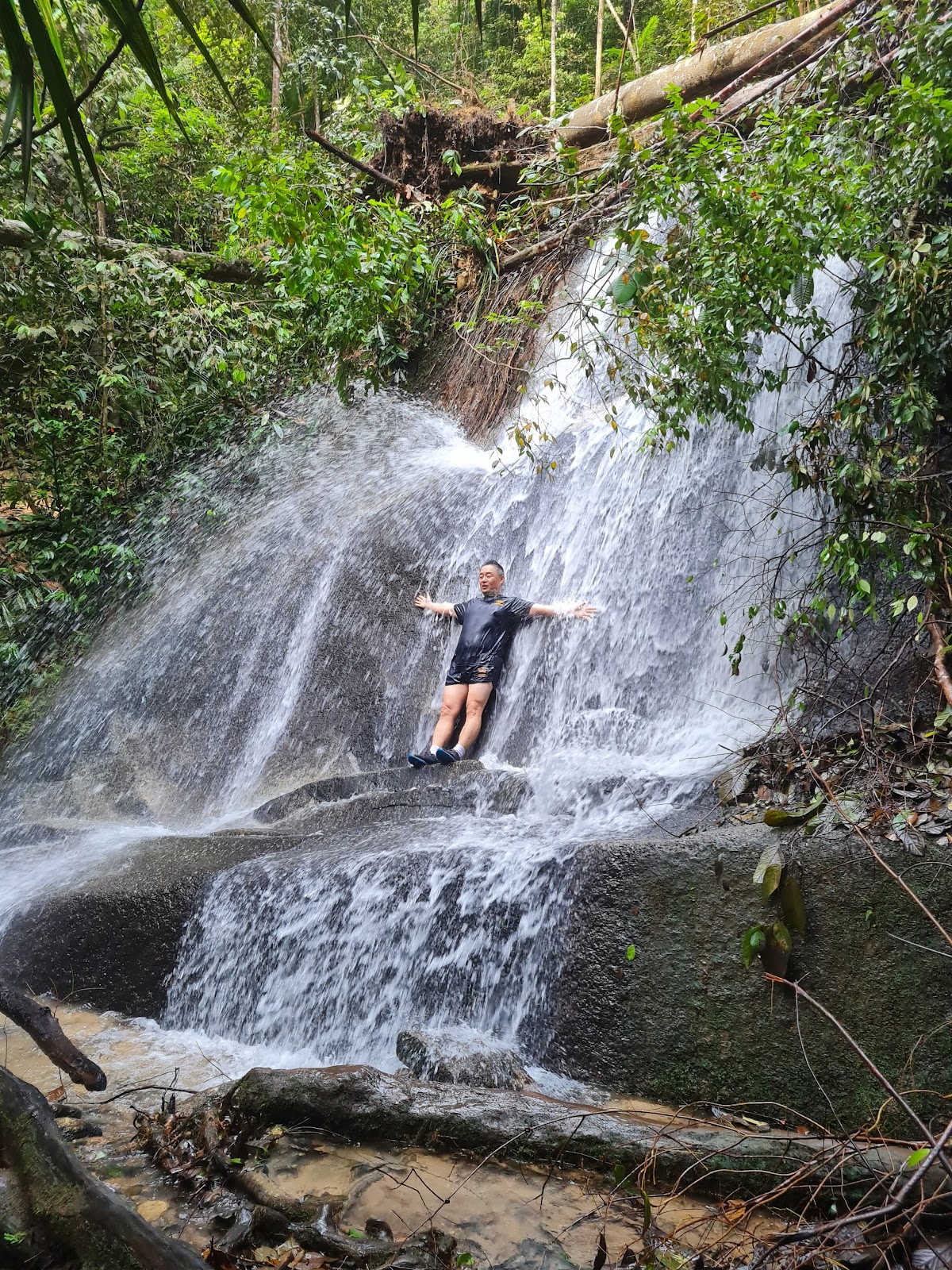 Saga Waterfall (2026) – Best of TikTok, Instagram & Reddit Travel Guide
