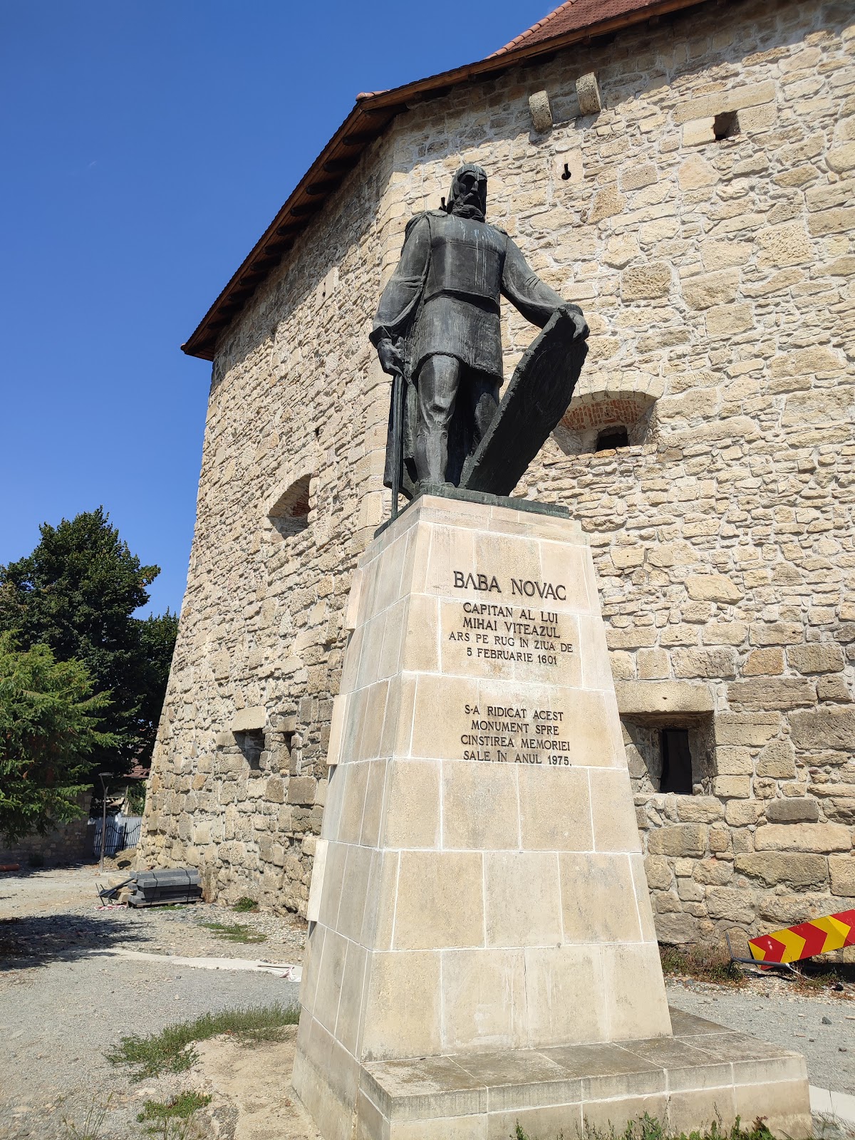 Baba Novac Statue (2026) – Best of TikTok, Instagram & Reddit Travel Guide