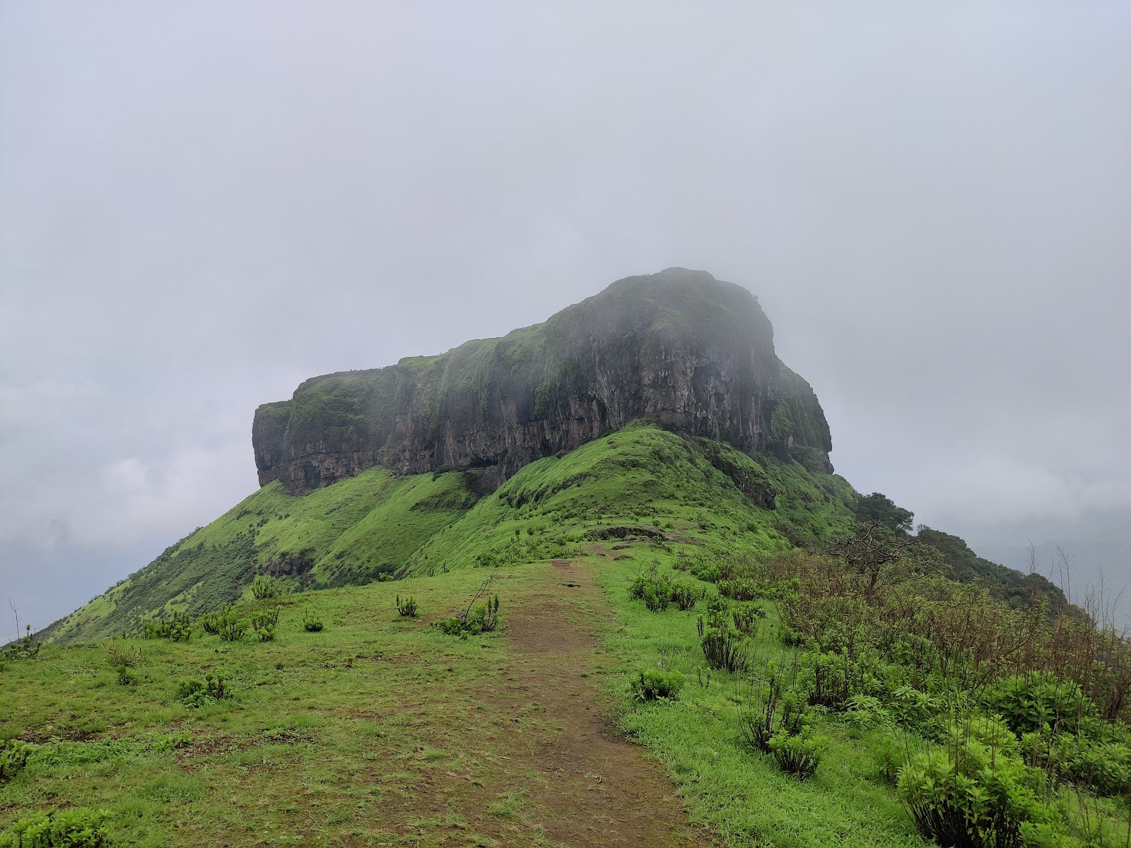 Kenjalgad Fort (2026) – Best of TikTok, Instagram & Reddit Travel Guide
