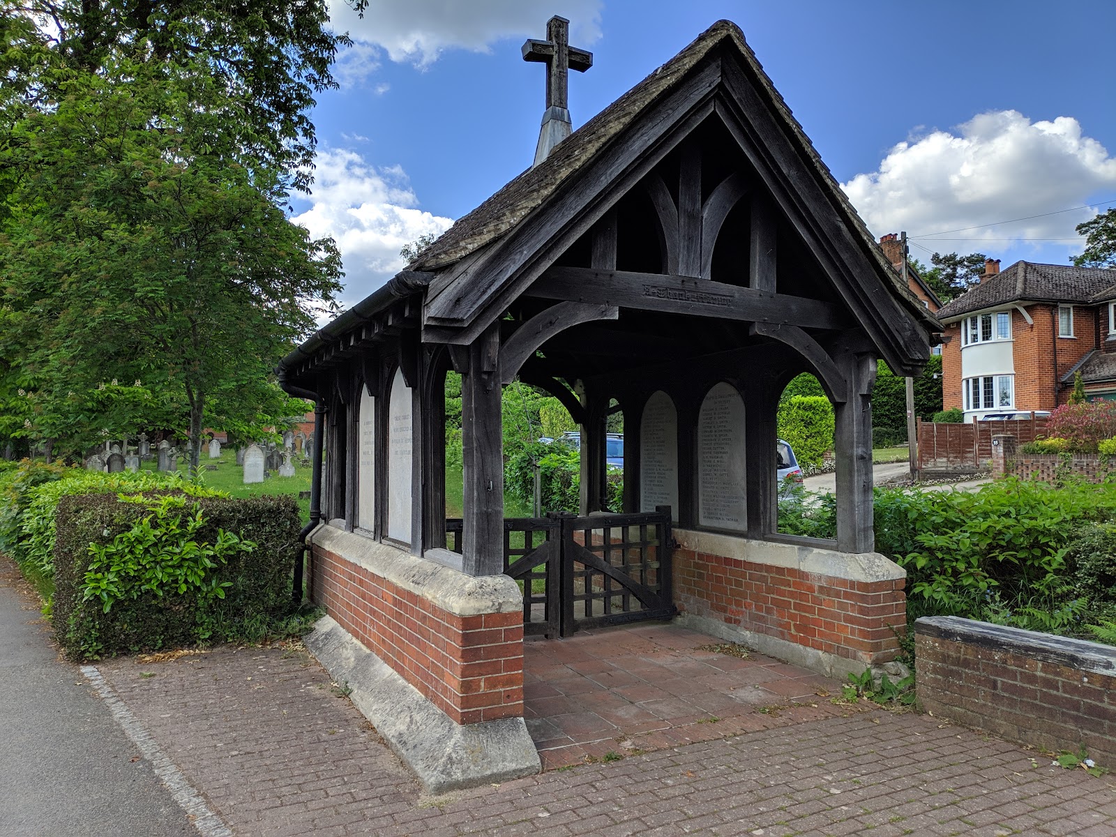 Crowthorne Village (2026) – Best of TikTok, Instagram & Reddit Travel Guide
