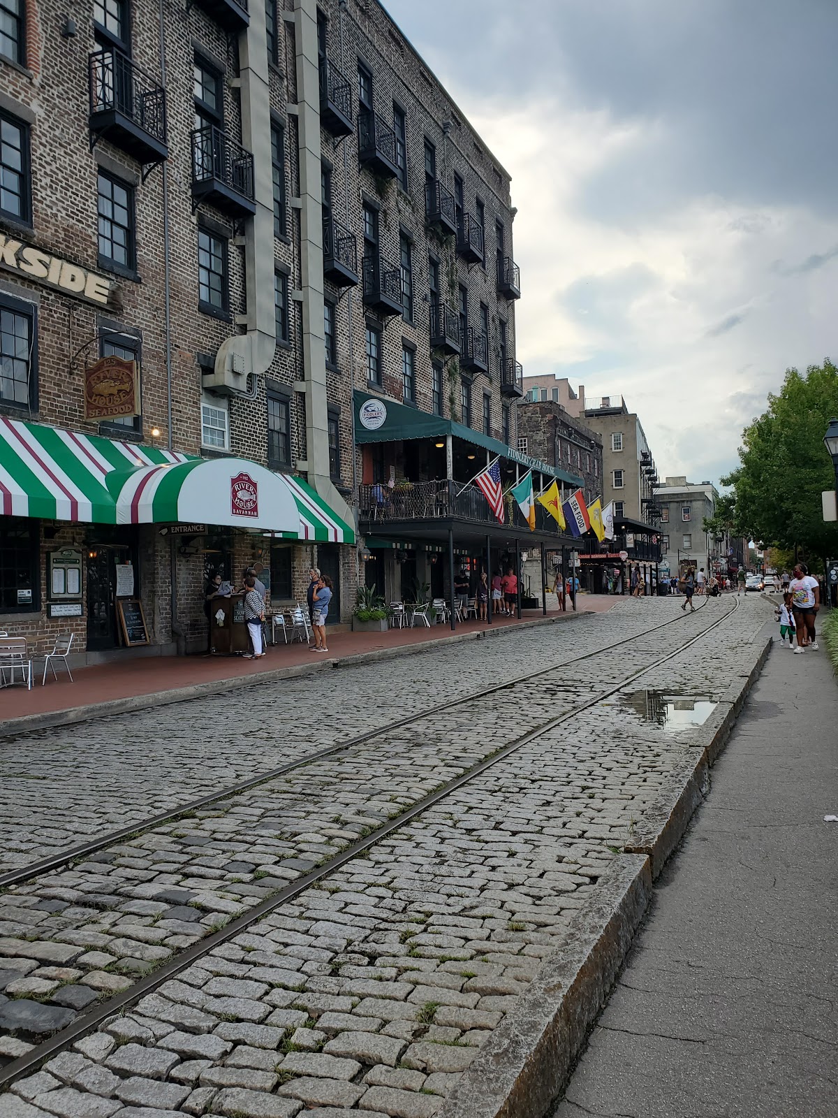 River Street (2026) – Best of TikTok, Instagram & Reddit Travel Guide