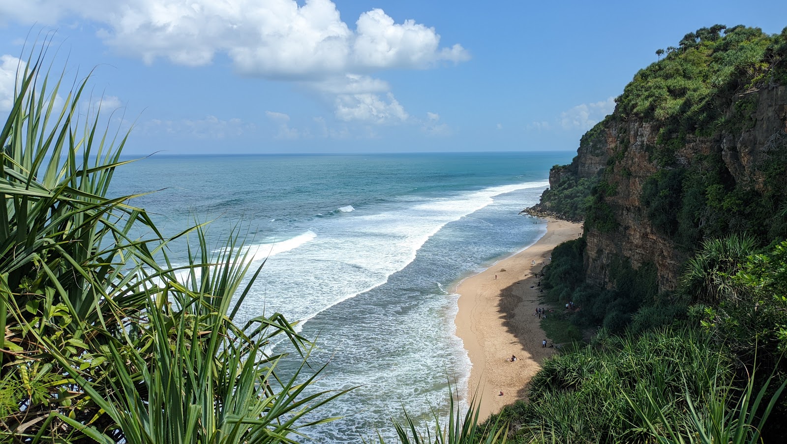 Seruni Beach (2026) – Best of TikTok, Instagram & Reddit Travel Guide