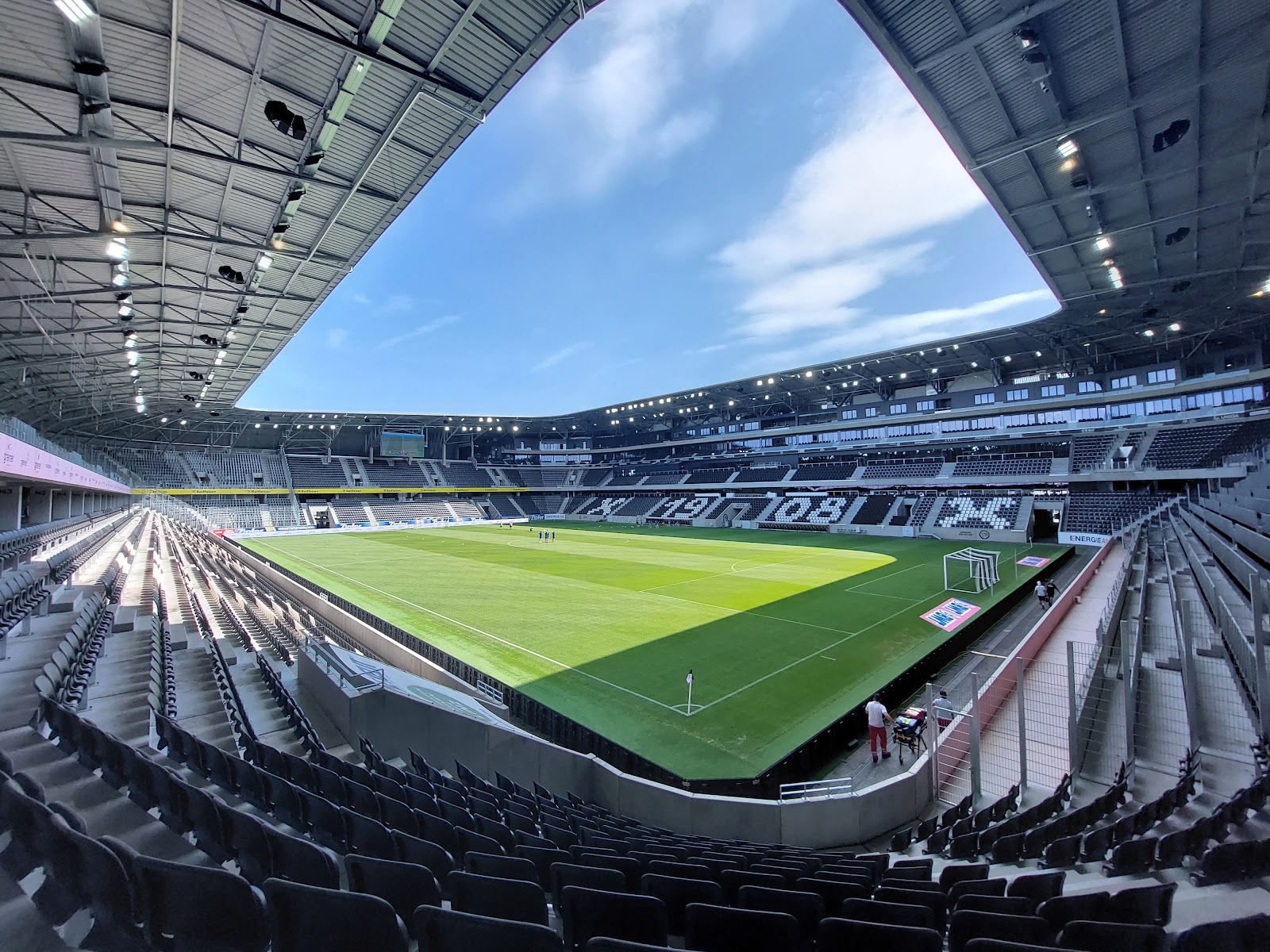 TipsArena Linz (2025) – Best of TikTok, Instagram & Reddit Travel Guide