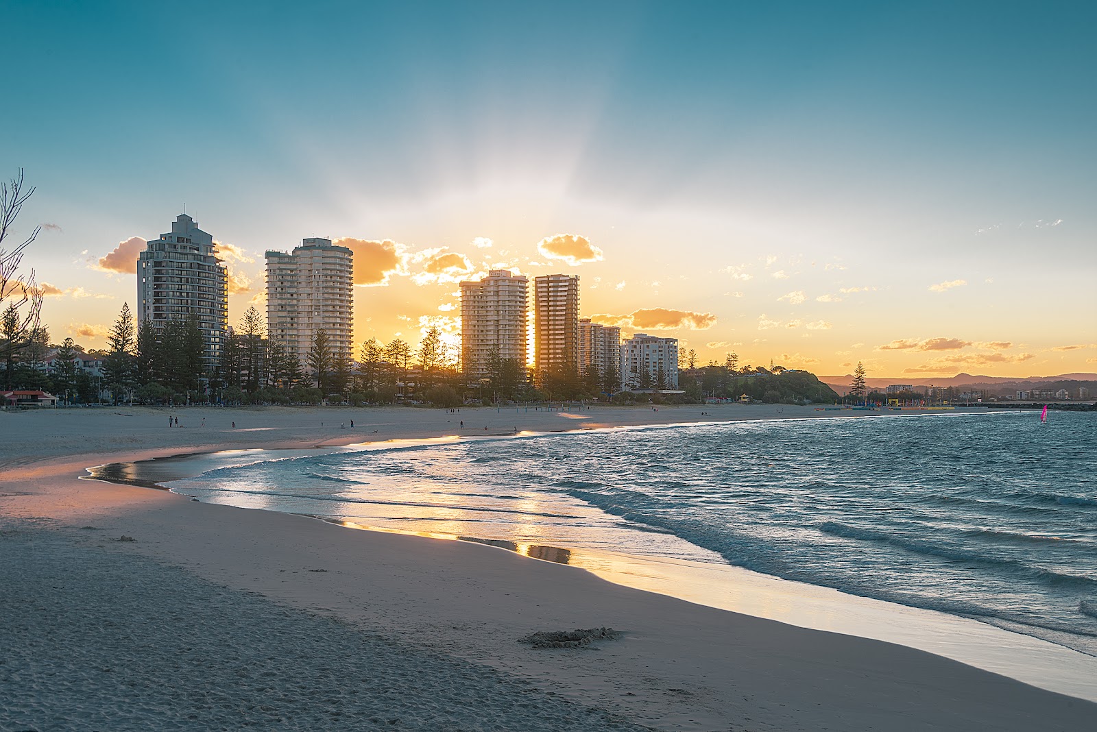 Coolangatta (2026) – Best of TikTok, Instagram & Reddit Travel Guide