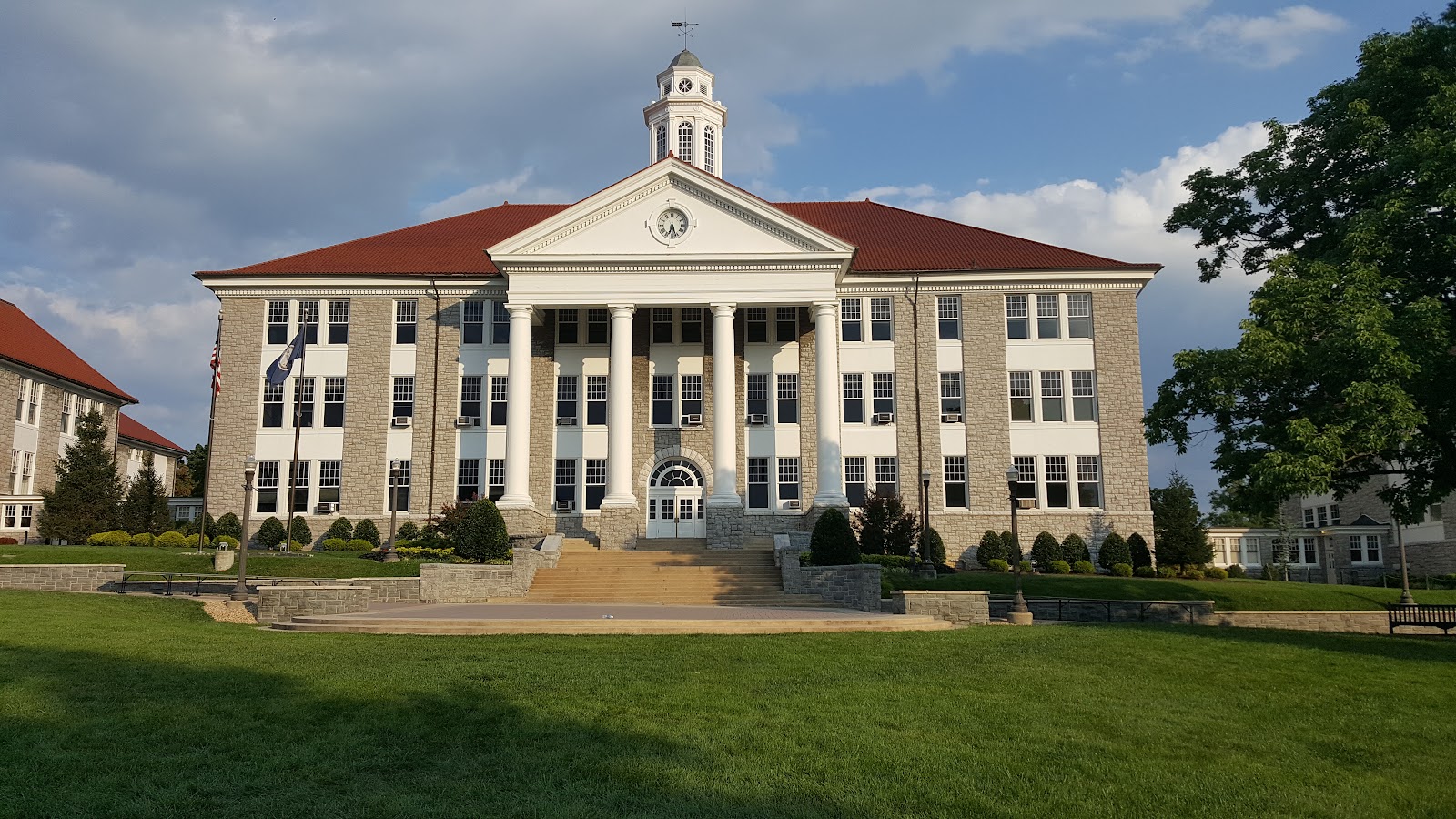 Wilson Hall (2026) – Best of TikTok, Instagram & Reddit Travel Guide