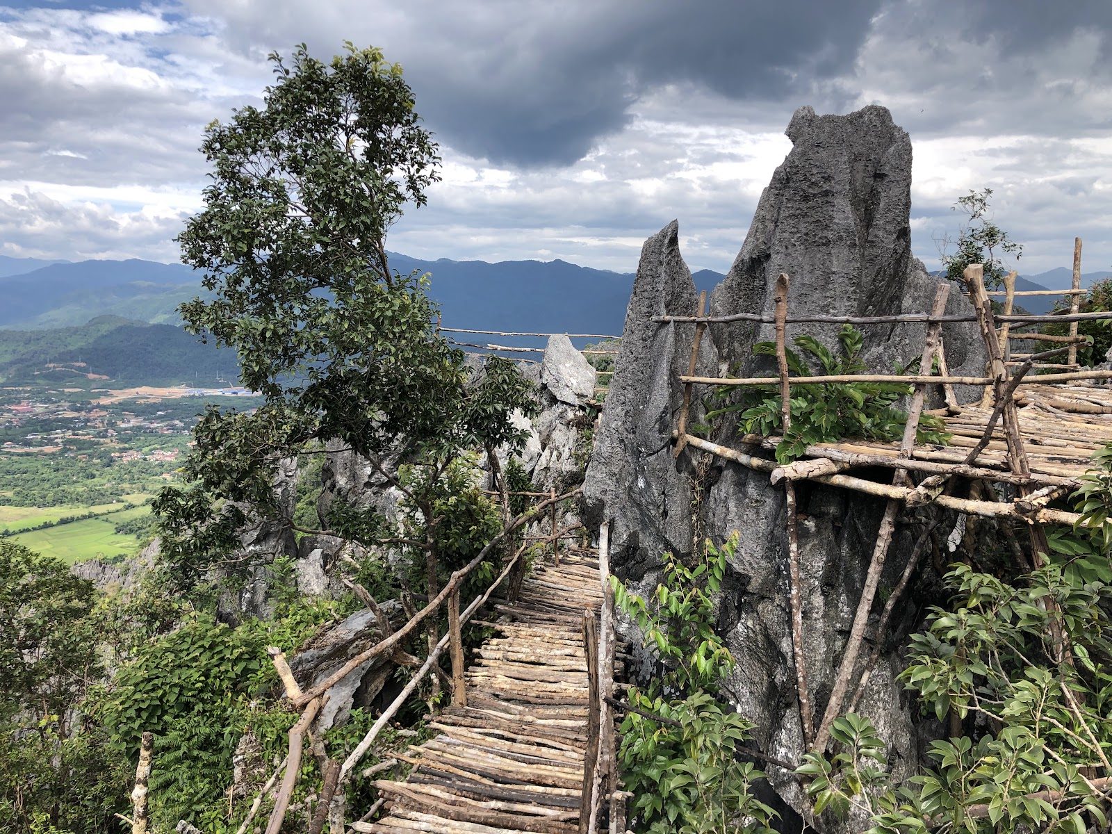 Pha Ngern Viewpoint Vang Vieng (2026) – Best of TikTok, Instagram ...