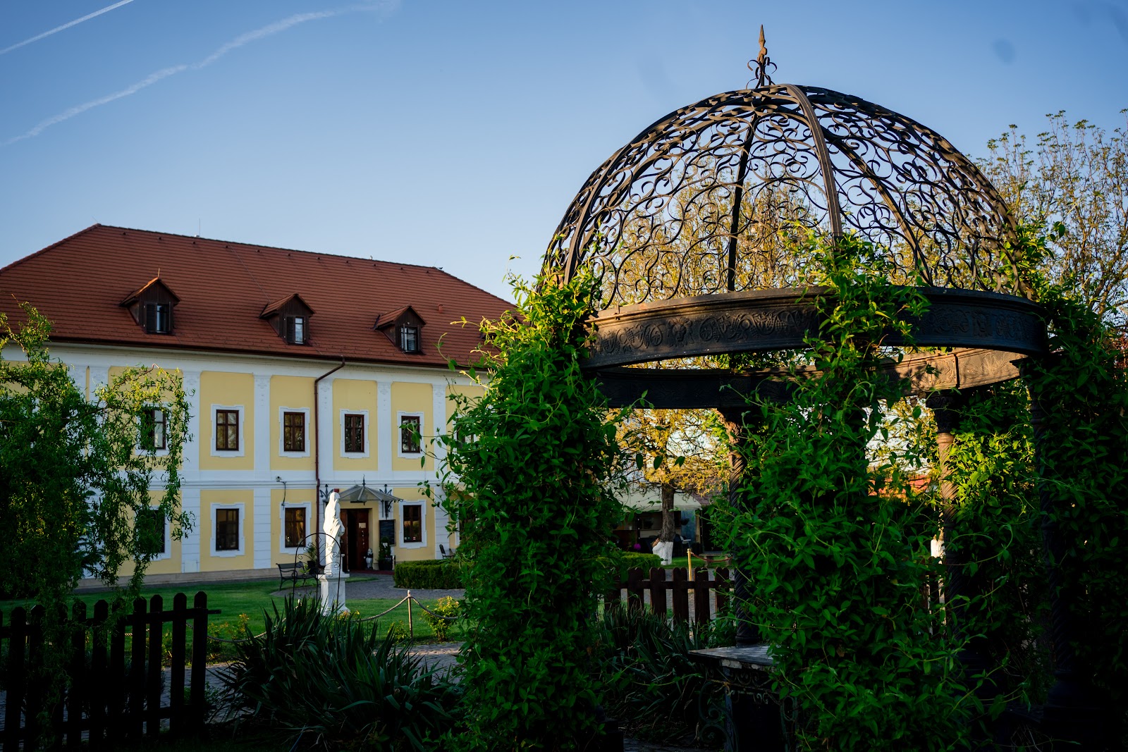 Haller Castle Ogra (2026) – Best of TikTok, Instagram & Reddit Travel Guide