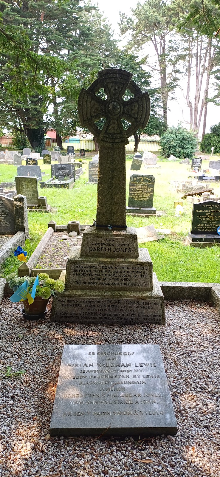 Merthyr Dyfan Cemetery (2026) – Best of TikTok, Instagram & Reddit ...