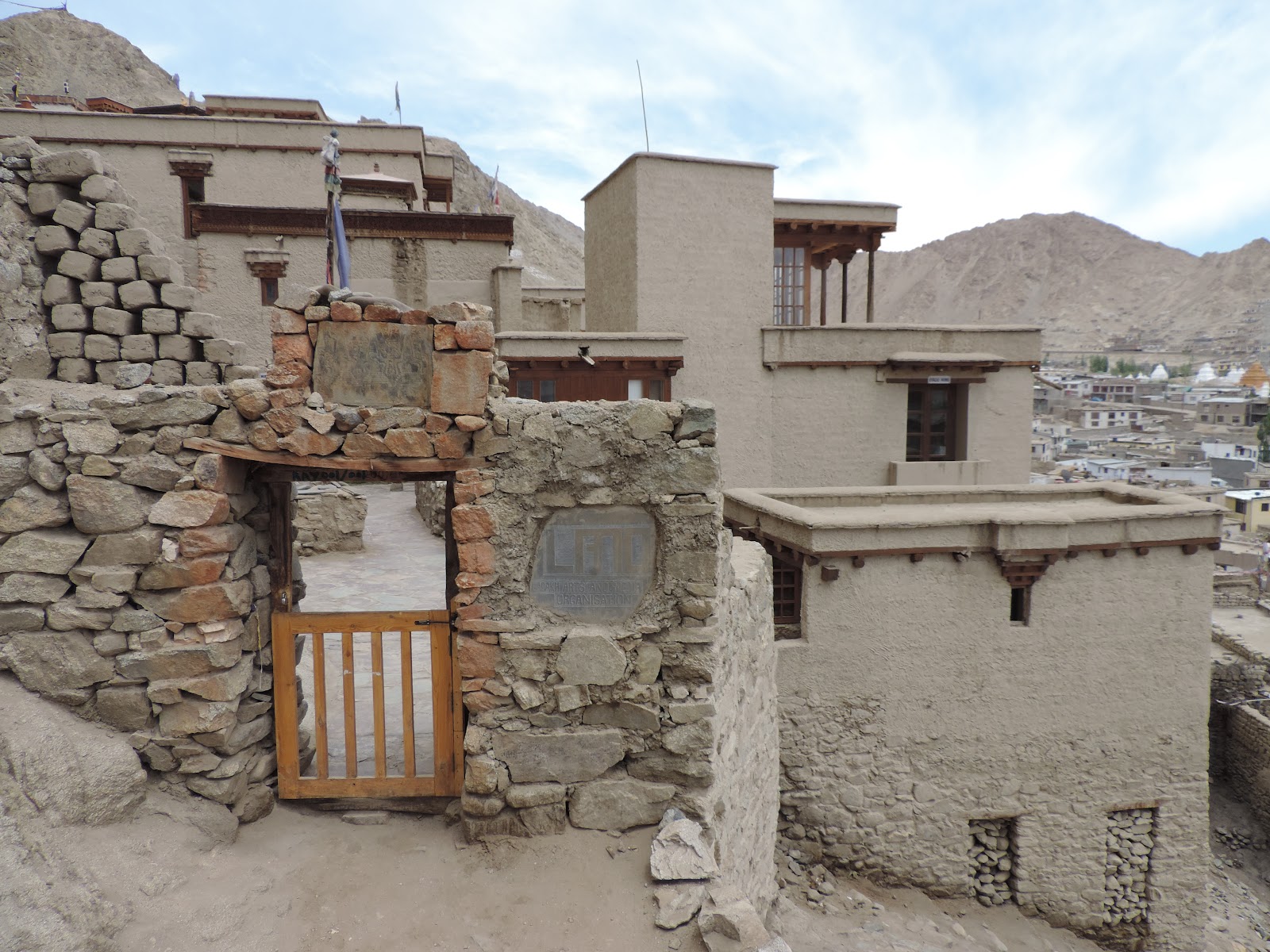 LAMO Old Town Leh (2026) – Best of TikTok, Instagram & Reddit Travel Guide