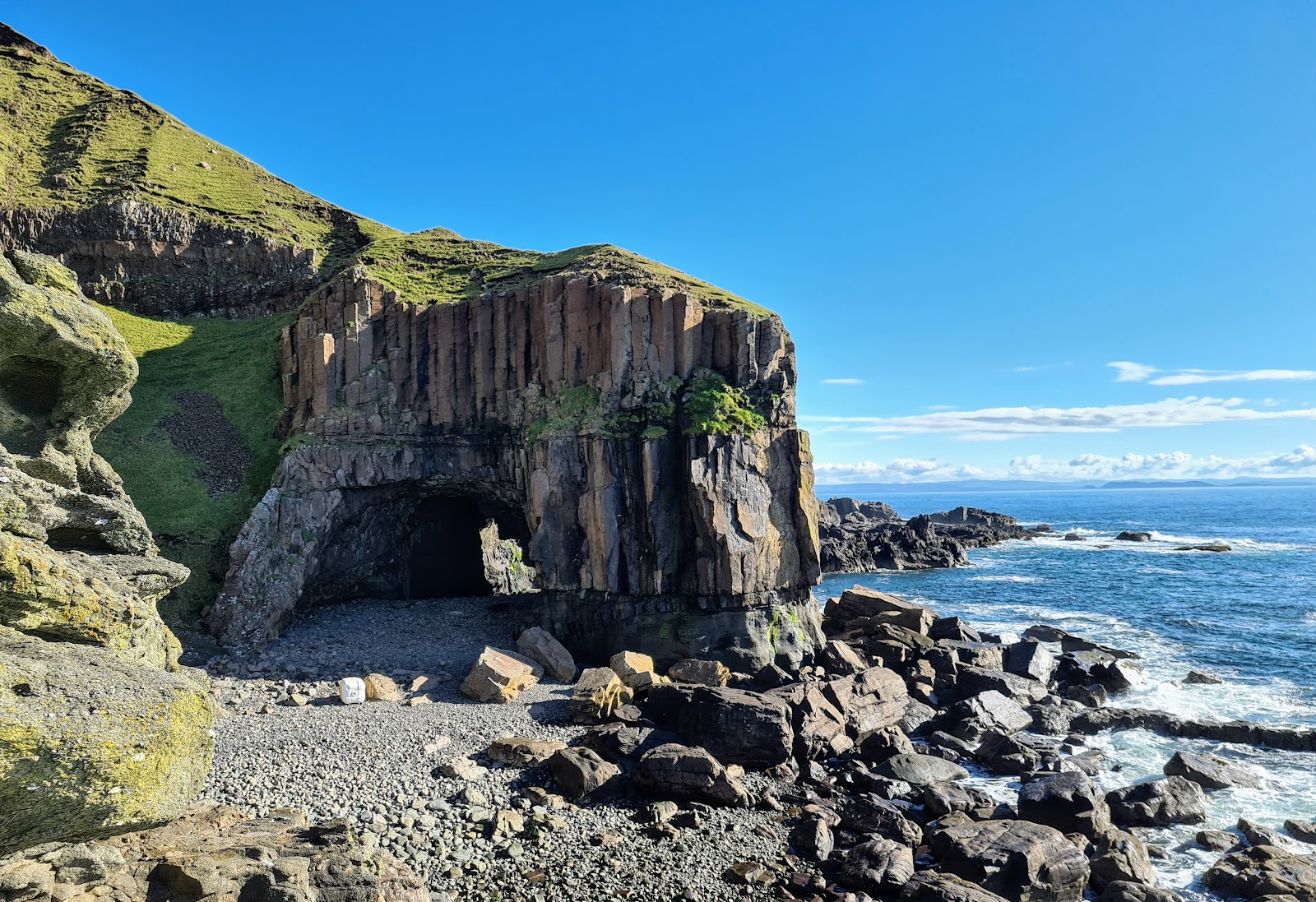 Carsaig Arches (2026) – Best of TikTok, Instagram & Reddit Travel Guide