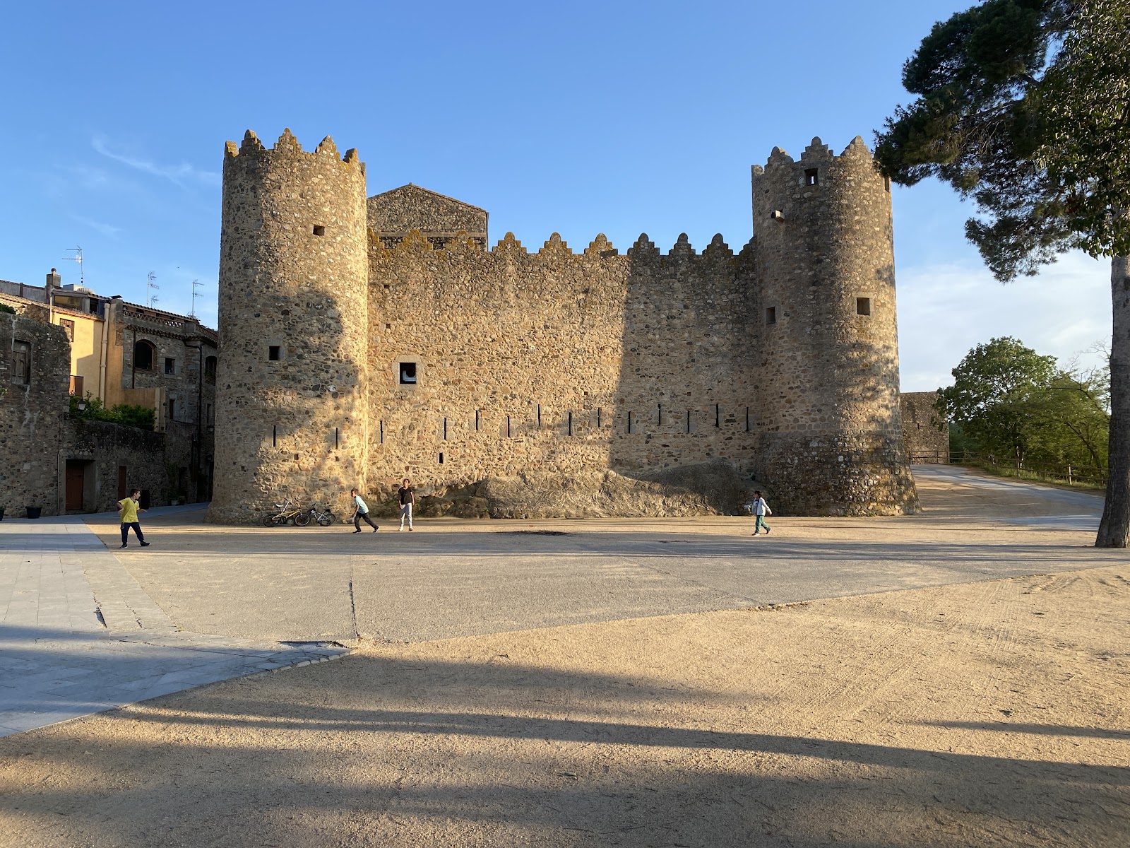 Calonge Castle (2026) – Best of TikTok, Instagram & Reddit Travel Guide