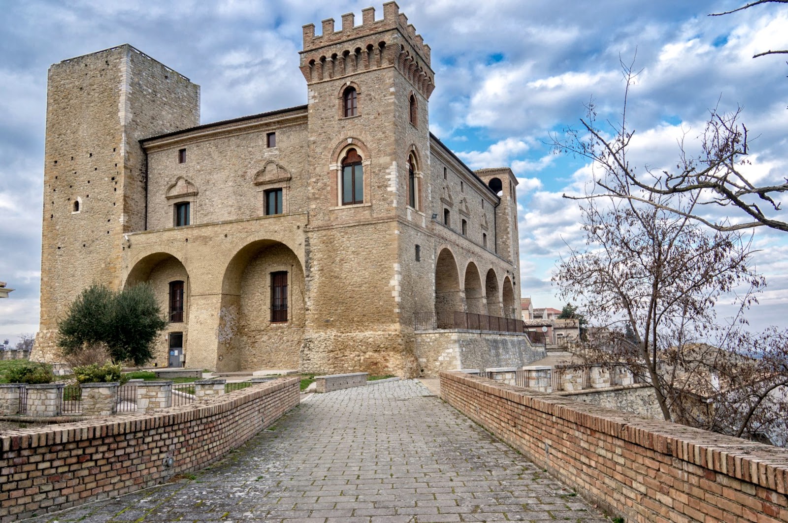 Ducal Castle Crecchio (2026) – Best of TikTok, Instagram & Reddit ...