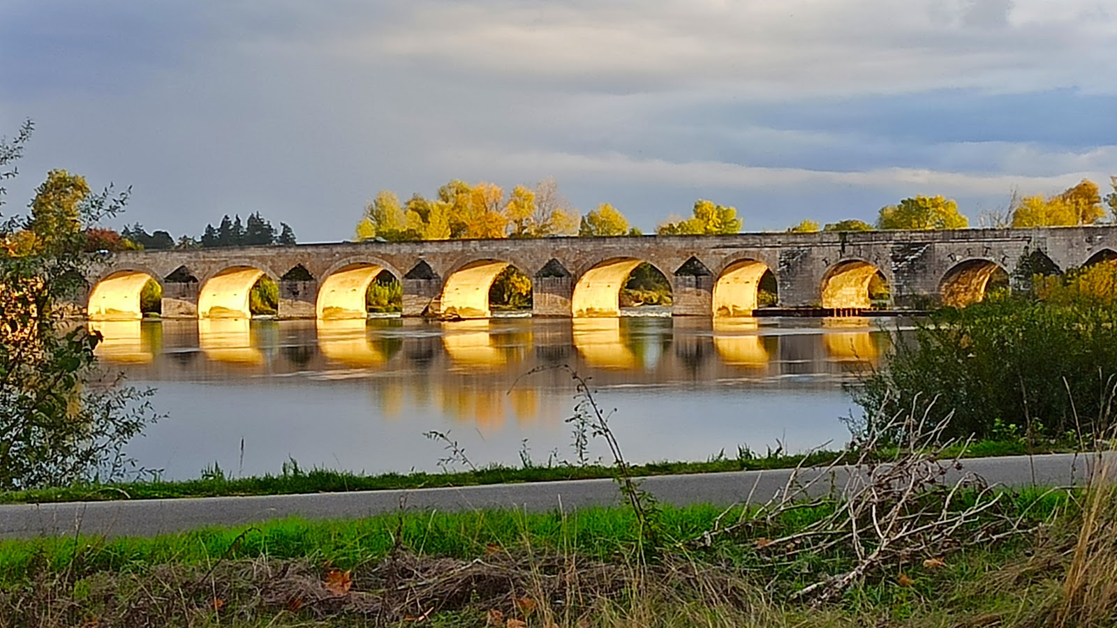 Beaugency Old Town and Bridge (2026) – Best of TikTok, Instagram ...