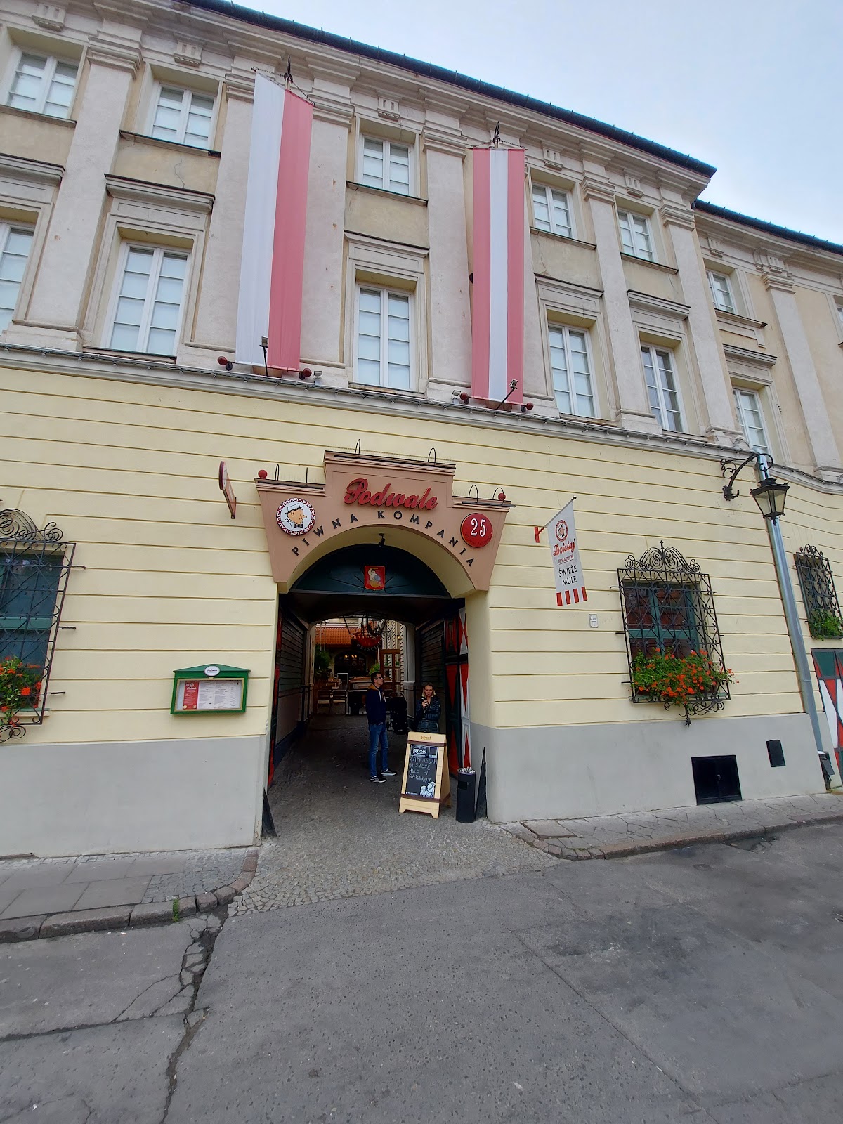 Podwale 25 Warsaw (2026) – Best of TikTok, Instagram & Reddit Travel Guide