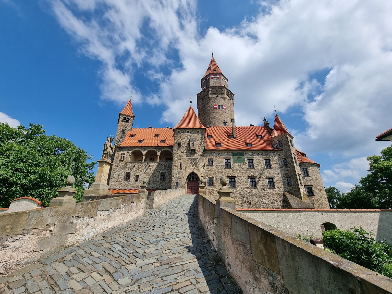 Bouzov Castle (2026) – Best of TikTok, Instagram & Reddit Travel Guide