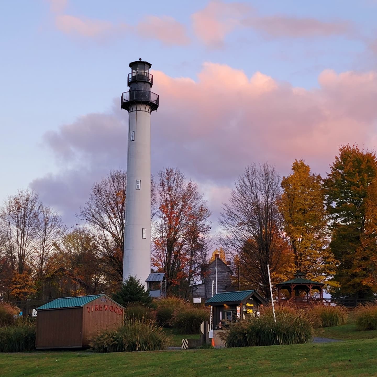 Summersville Lake Lighthouse (2025) – Best of TikTok, Instagram ...