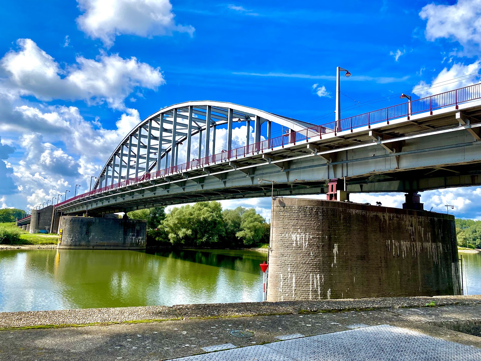 John Frost Bridge (2026) – Best of TikTok, Instagram & Reddit Travel Guide