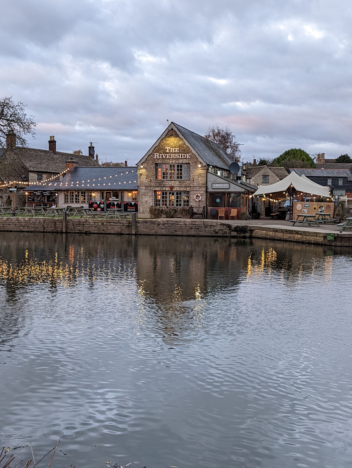 Lechlade-on-Thames (2026) – Best of TikTok, Instagram & Reddit Travel Guide