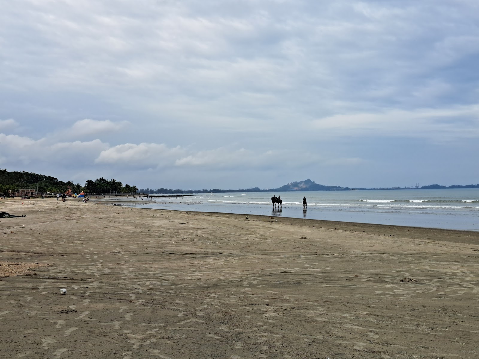 Beserah Beach (2025) – Best of TikTok, Instagram & Reddit Travel Guide