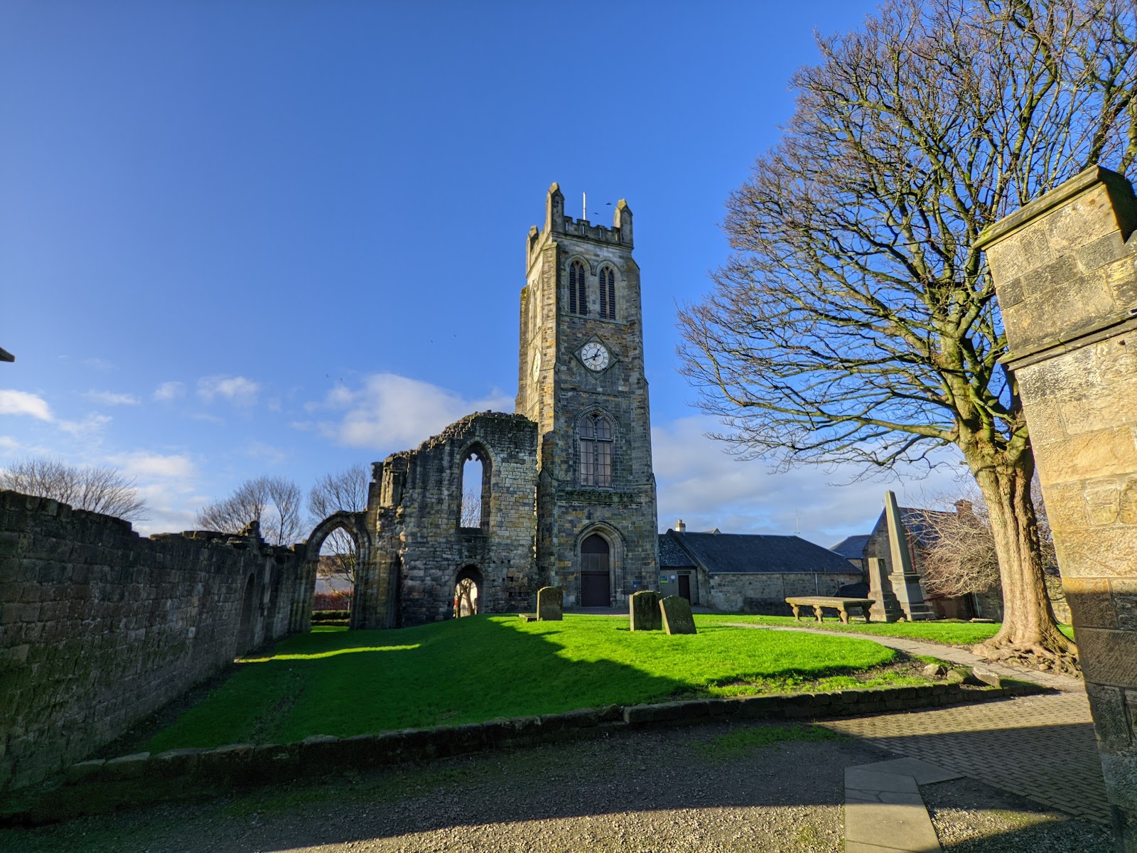 Kilwinning Abbey (2025) – Best of TikTok, Instagram & Reddit Travel Guide