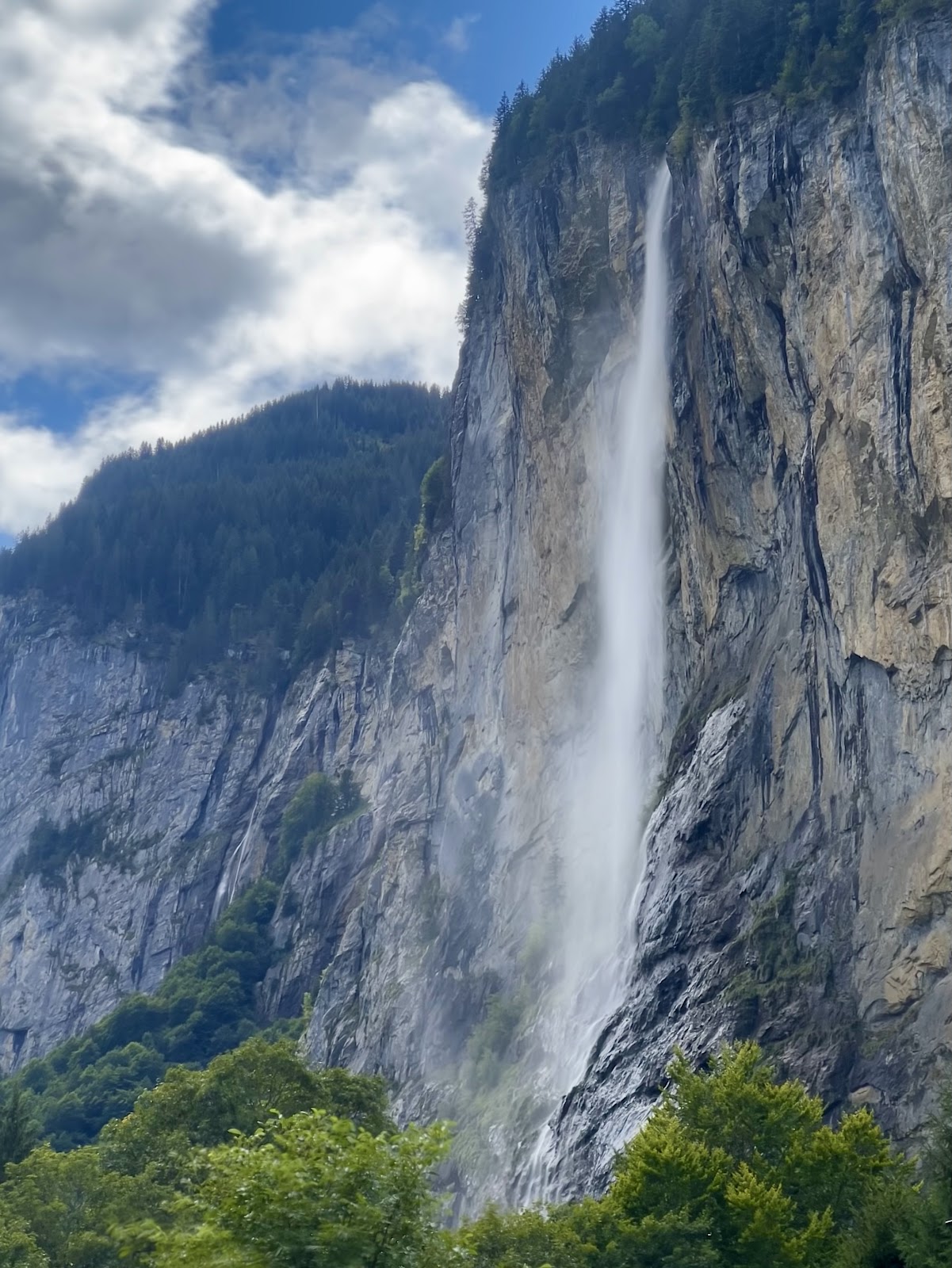 Staubbach Falls (2025) – Best of TikTok, Instagram & Reddit Travel Guide