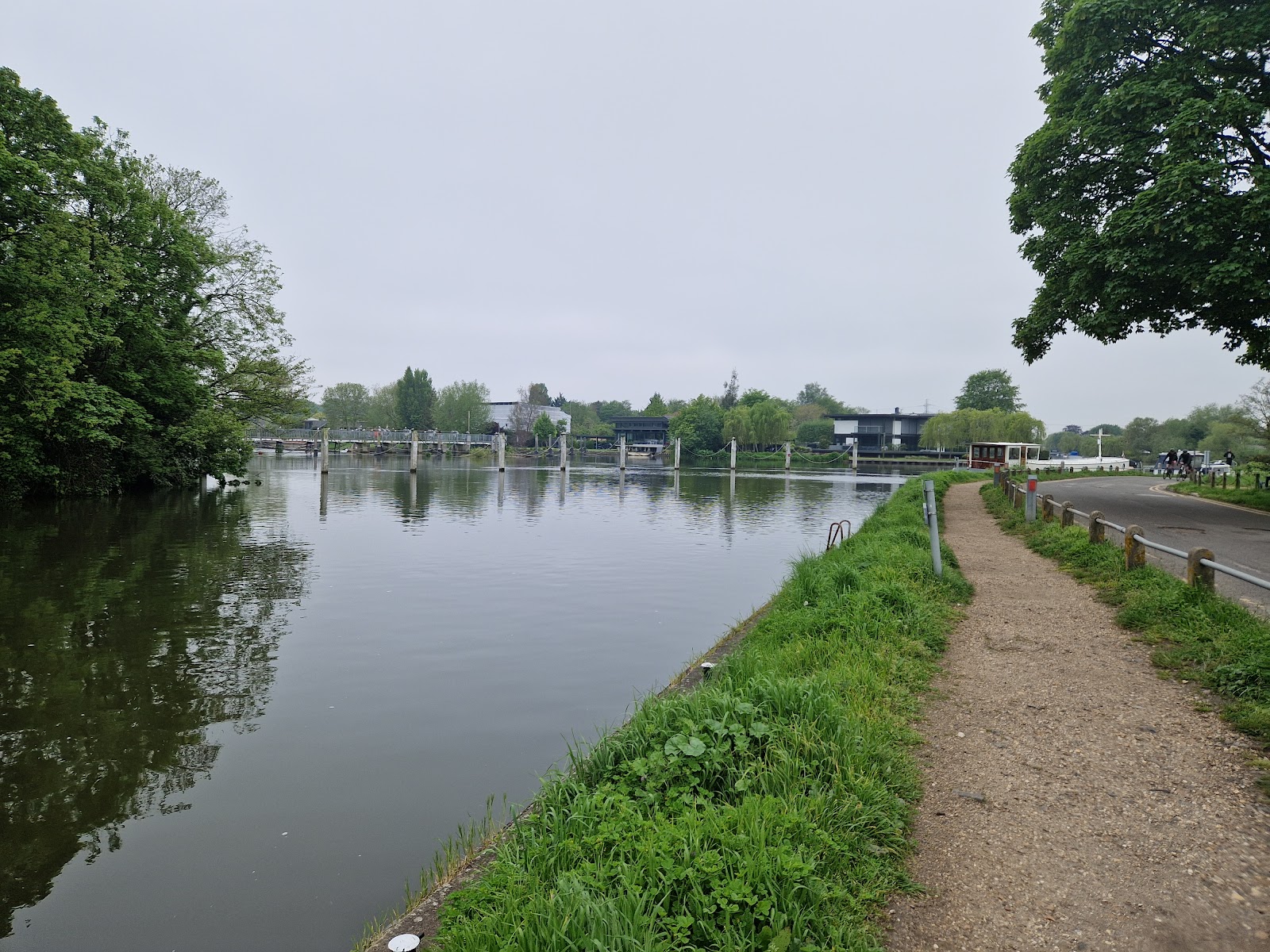 Shepperton Lock (2026) – Best of TikTok, Instagram & Reddit Travel Guide