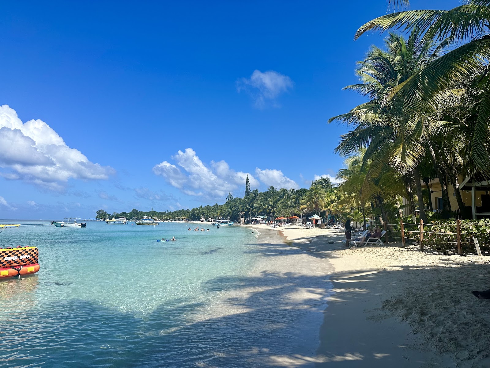 West Bay Beach Roatán (2025) – Best of TikTok, Instagram & Reddit ...