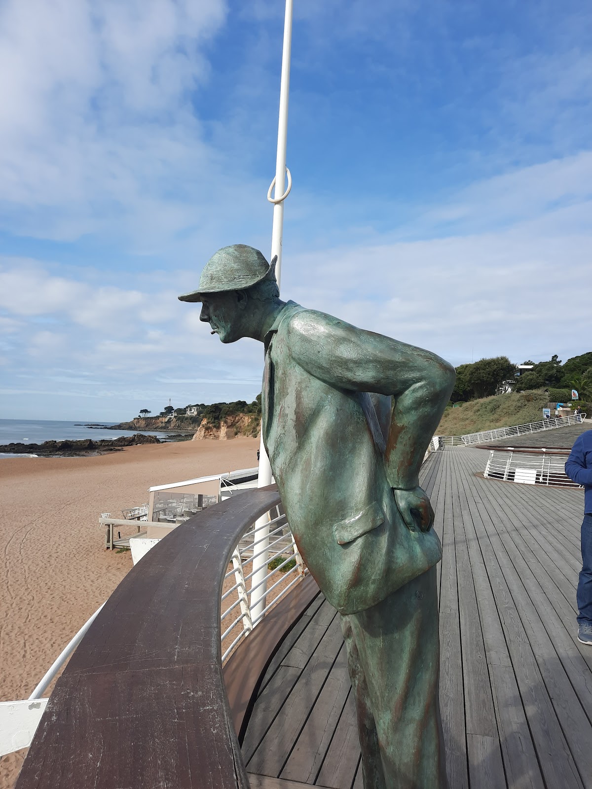 Statue of Monsieur Hulot (2025) – Best of TikTok, Instagram & Reddit ...