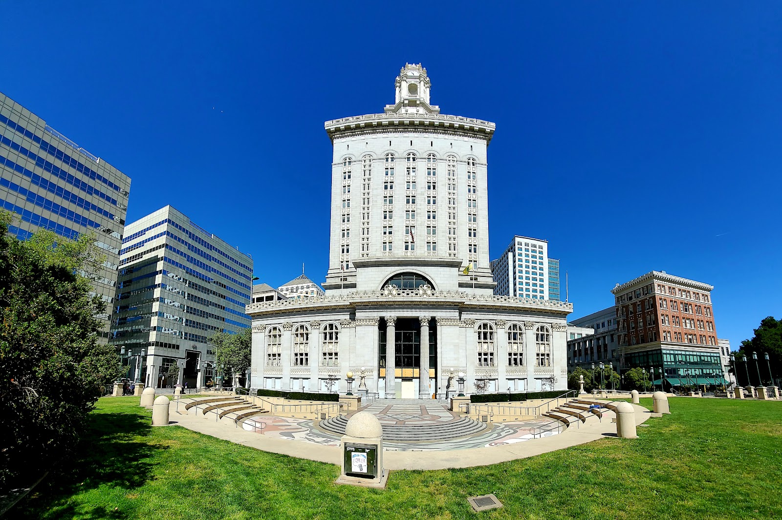 Oakland City Hall (2026) – Best of TikTok, Instagram & Reddit Travel Guide