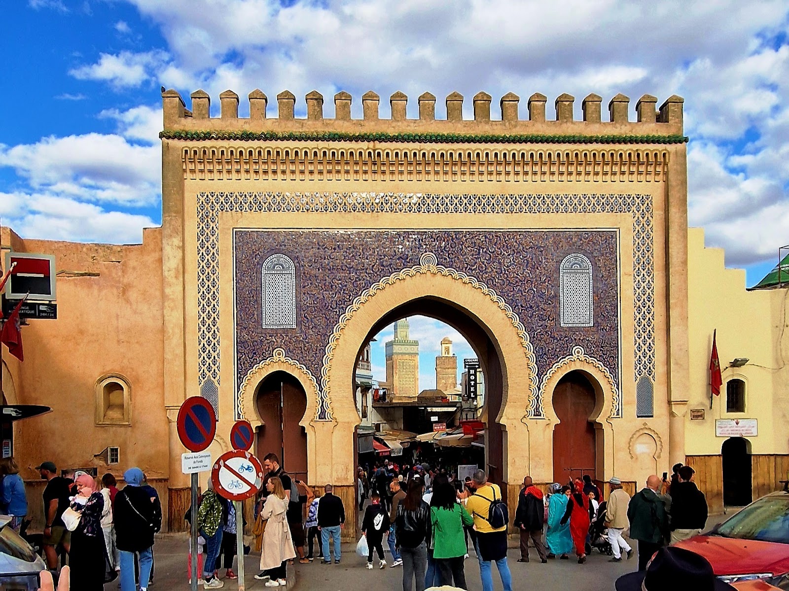Bab Bou Jeloud Fez (2026) – Best of TikTok, Instagram & Reddit Travel Guide