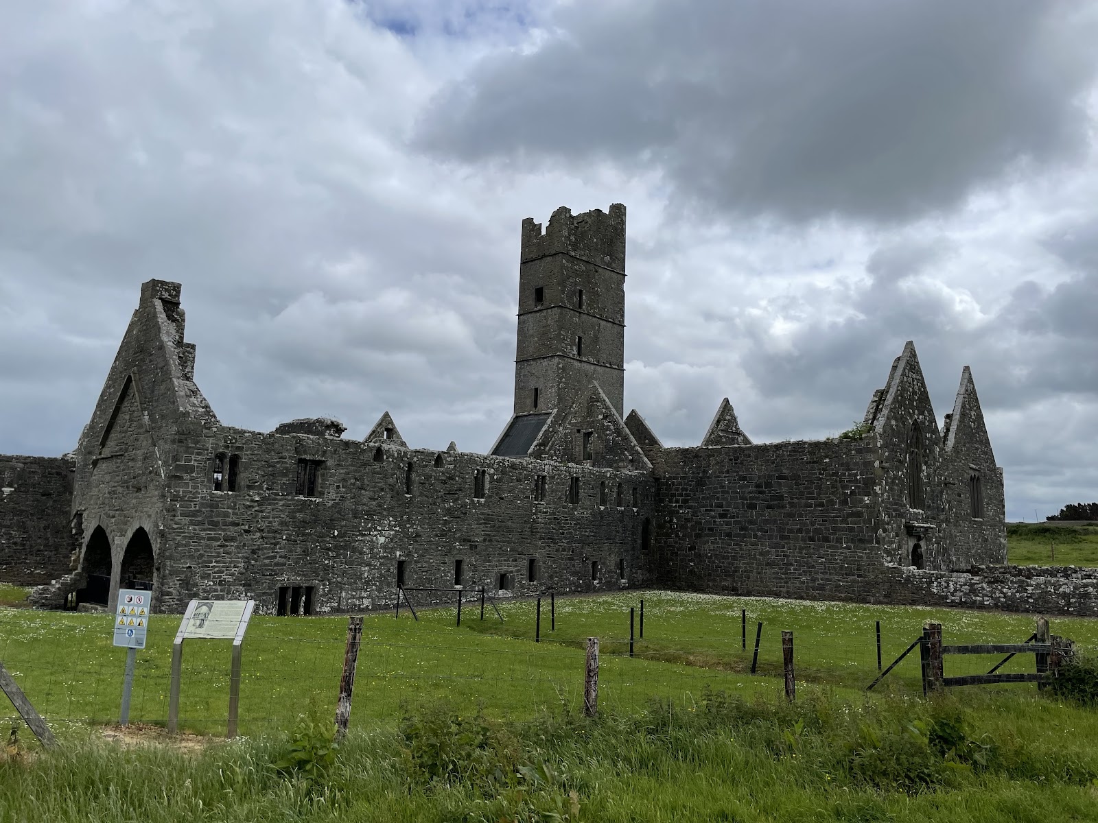 Moyne Abbey (2025) – Best of TikTok, Instagram & Reddit Travel Guide