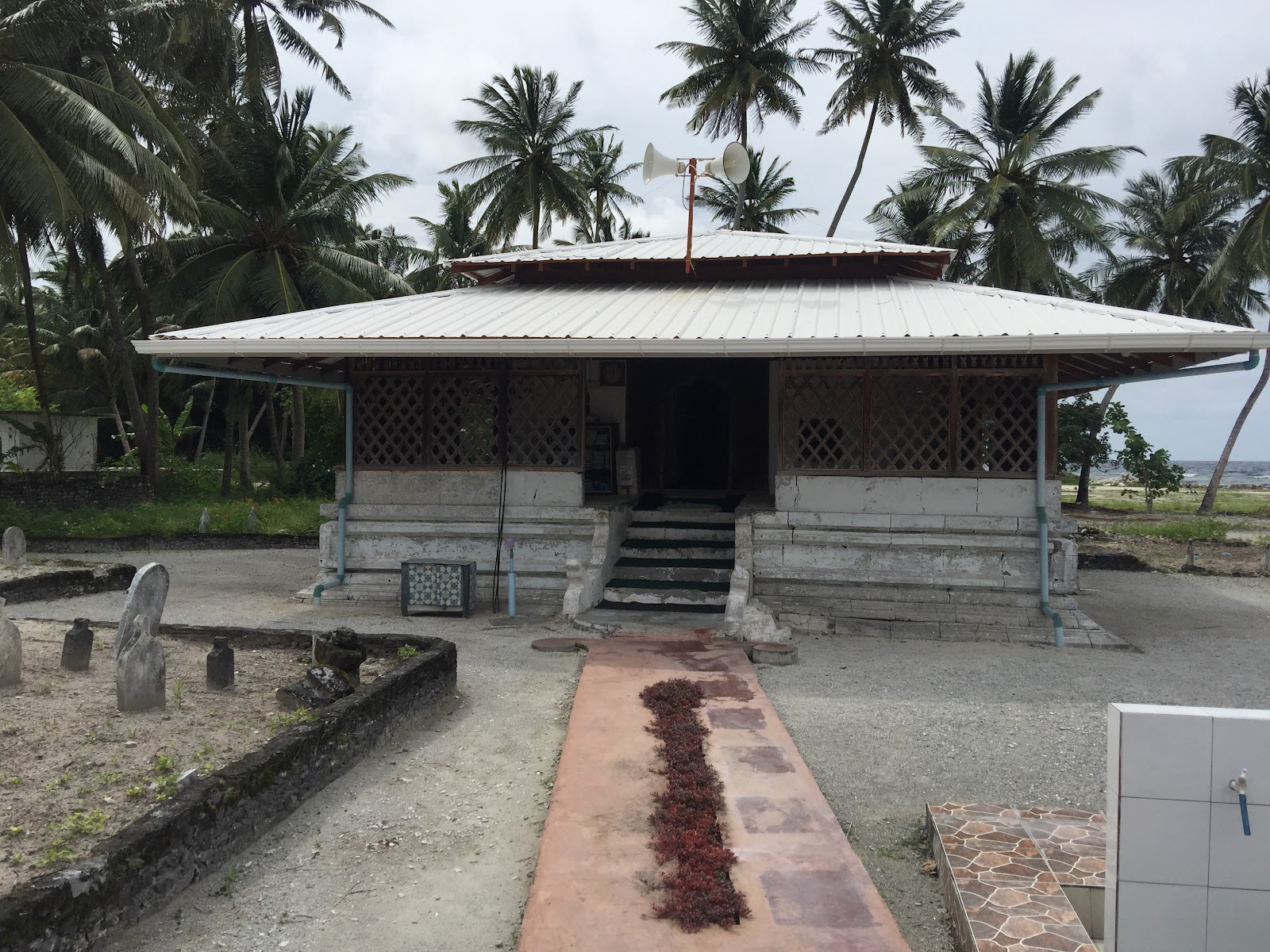 Isdhoo Old Mosque Laamu (2025) – Best of TikTok, Instagram & Reddit ...