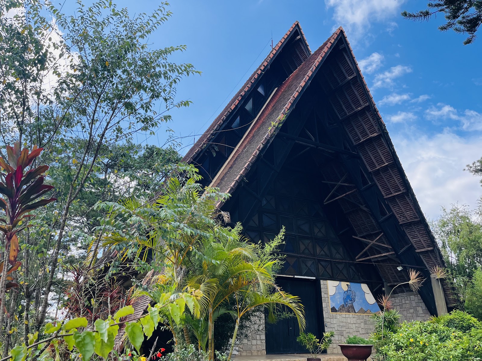 Cam Ly Church (2026) – Best of TikTok, Instagram & Reddit Travel Guide