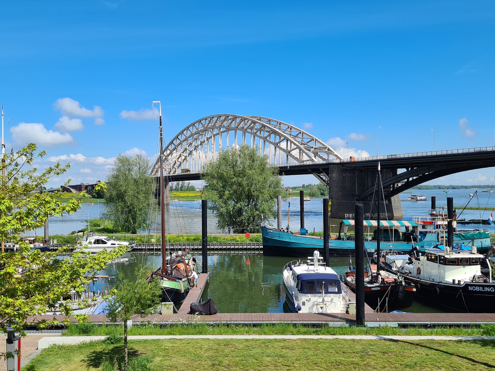 Waalkade Promenade (2026) – Best of TikTok, Instagram & Reddit Travel Guide