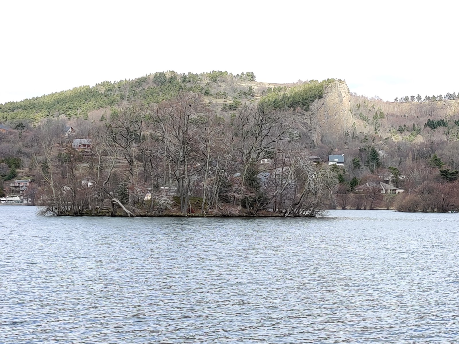 Île d'Amour Lac Chambon (2025) – Best of TikTok, Instagram & Reddit ...