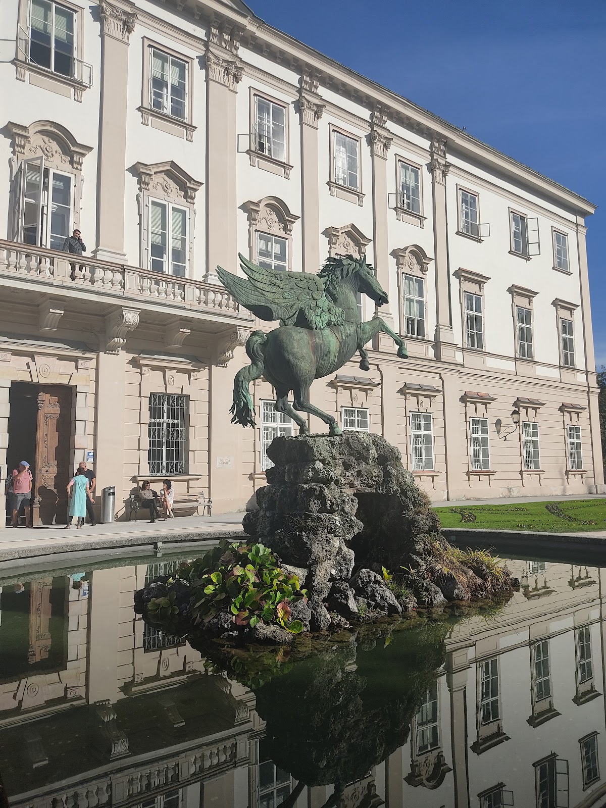 Mirabellplatz (2026) – Best of TikTok, Instagram & Reddit Travel Guide