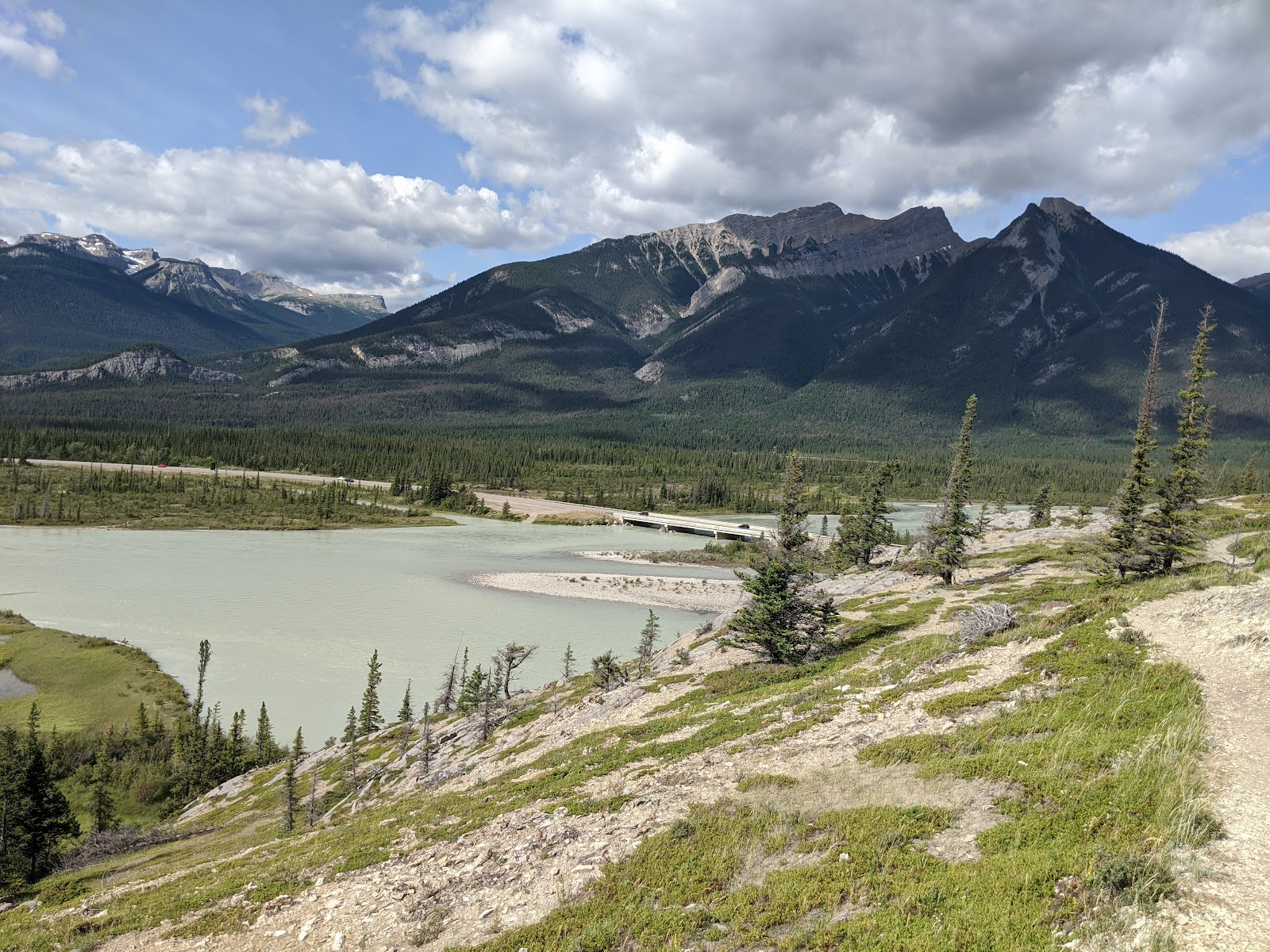 Overlander Trail (2026) – Best of TikTok, Instagram & Reddit Travel Guide