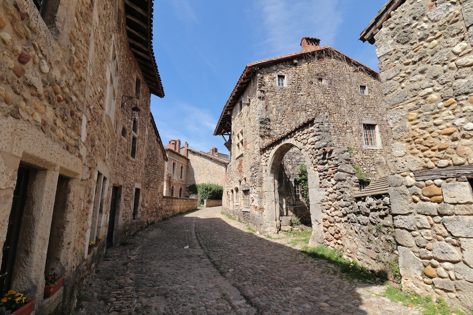 Pérouges (2026) – Best of TikTok, Instagram & Reddit Travel Guide